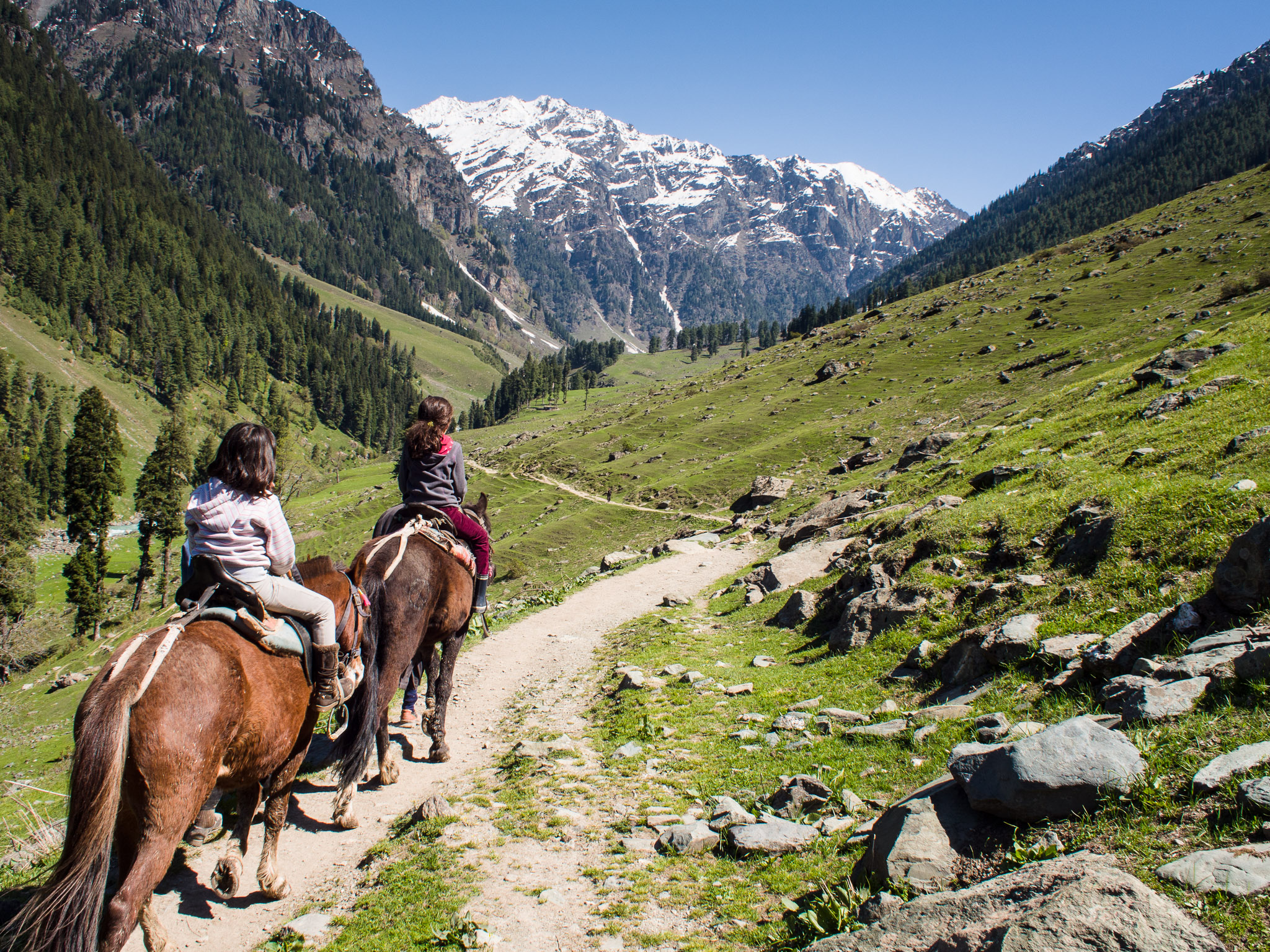 How to reach Pahalgam - StayVista Journal