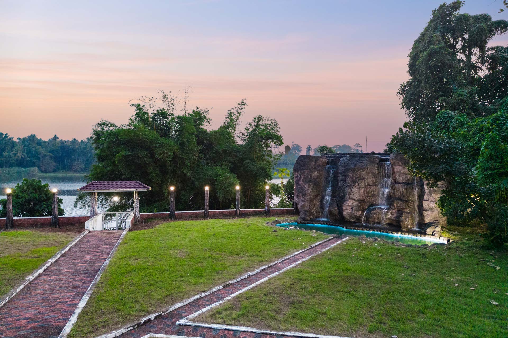 Bangalore to Kochi Road Trip : Must-visit stops, Places to eat and More - StayVista Journal